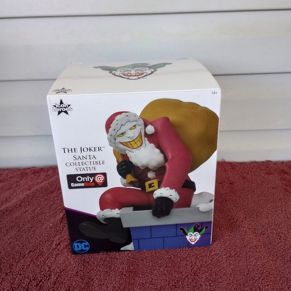 DC | Other | The Joker Santa Claus Collectible Statue Dc Batman The ...